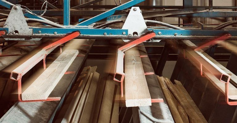 Sawn timber from Versowood | Precisely sawn and solid sawn timber.